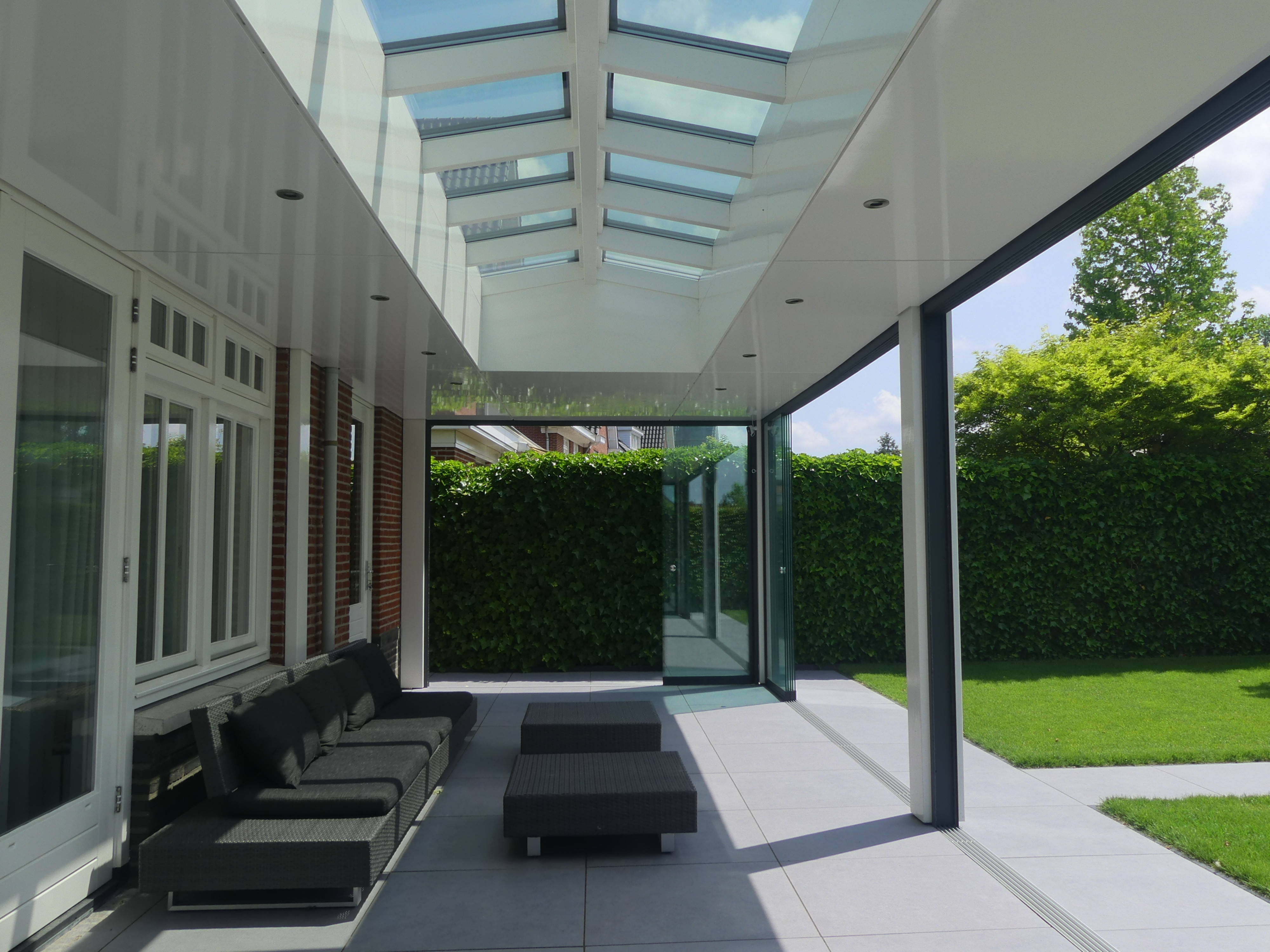Witte Veranda met Lichtstraat in Barendrecht: Elegant en Tijdloos - Van ...